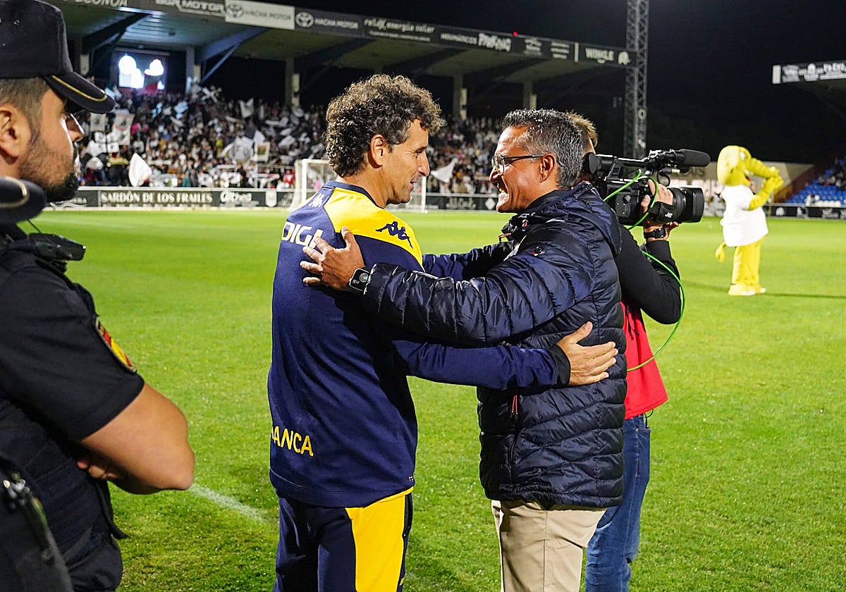 El Deportivo e Idiakez, preparados para «picar piedra» ante Unionistas: «Son un club bonito ...